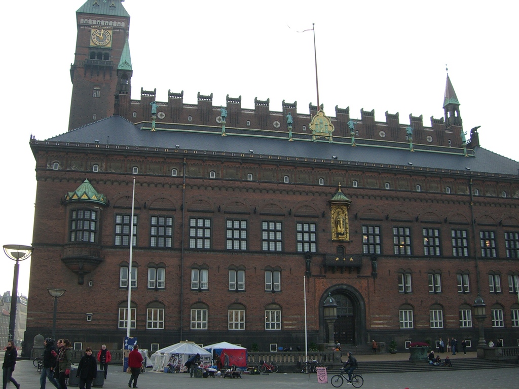 Blick auf das Rathaus - Places and Pleasure