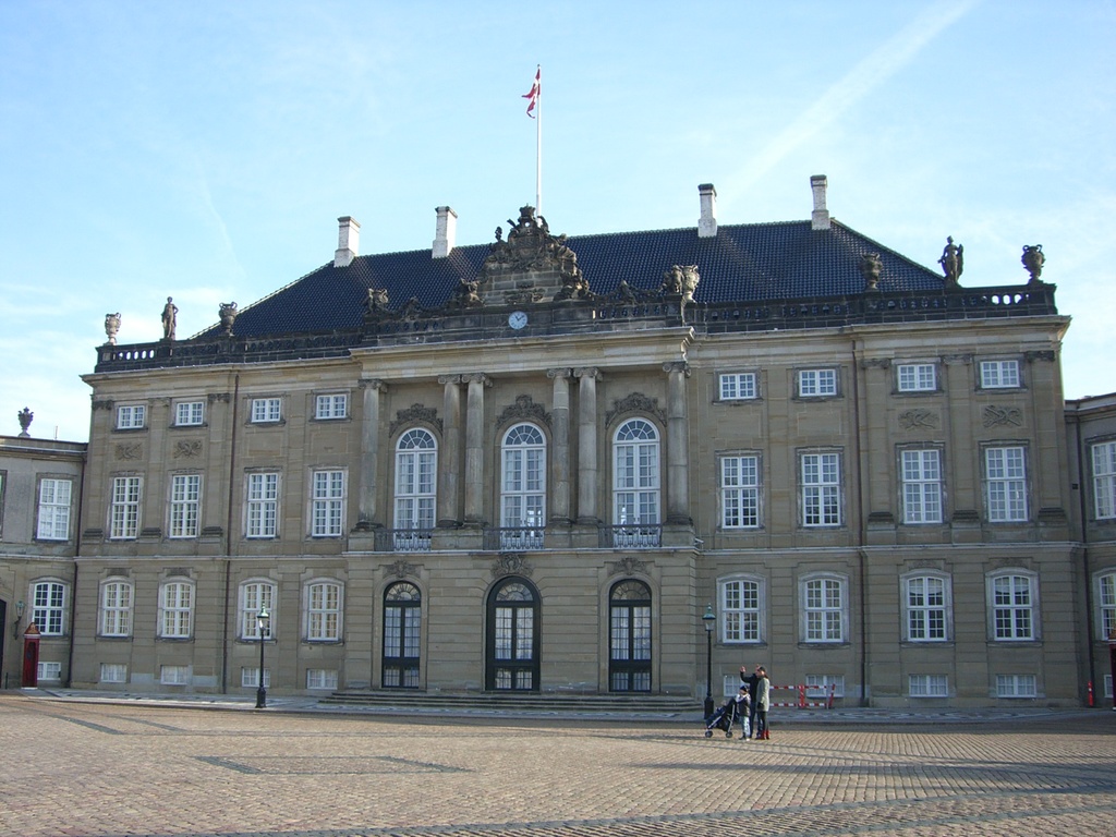 Schloss Amalienborg - Places and Pleasure